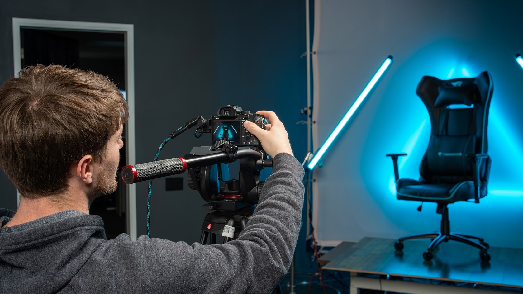 How to buy a professional camera: DSLR vs. mirrorless cameras - Newegg ...